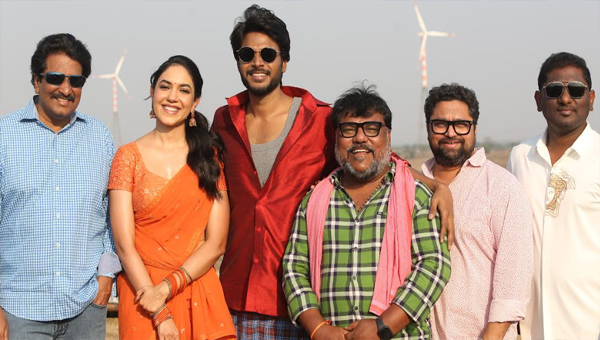 Majaka: ‘మజాకా’ రావులమ్మ సాంగ్ షూటింగ్ ని లైవ్ ద్వారా ఆడియన్స్ చూపించడం ...